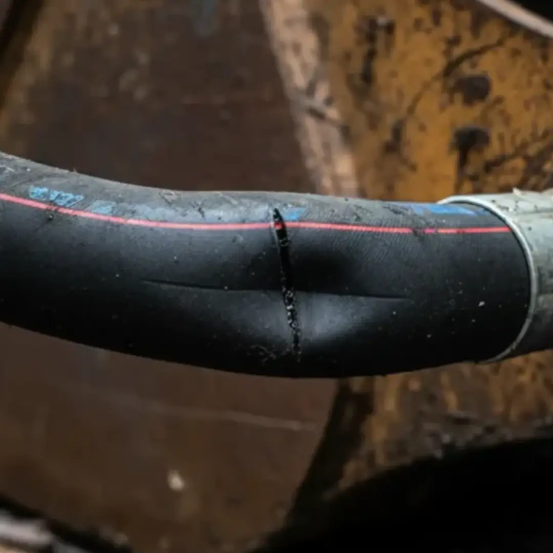Hydraulic Hose Kink: What Cause and How to Avoid